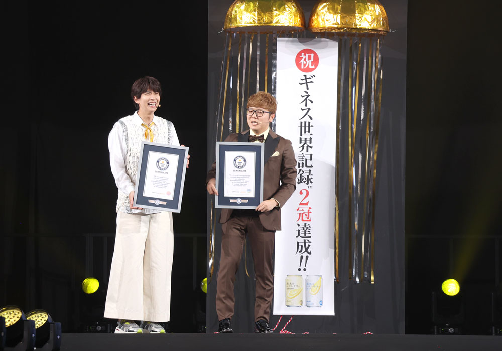 HIKAKINとはじめしゃちょー、東京・大阪の5000人と同時開栓・同時乾杯のギネス世界記録2冠達成 | News Lounge