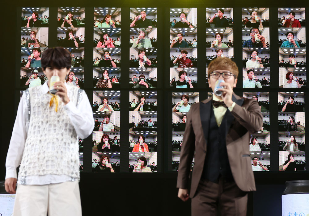 HIKAKINとはじめしゃちょー、東京・大阪の5000人と同時開栓・同時乾杯のギネス世界記録2冠達成 | News Lounge